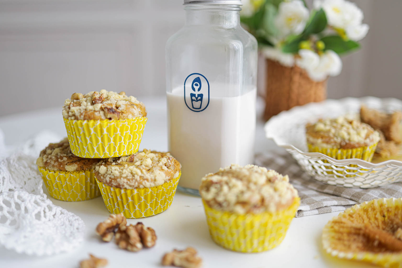 Muffins with Walnut Streusel Topping – milkyplant