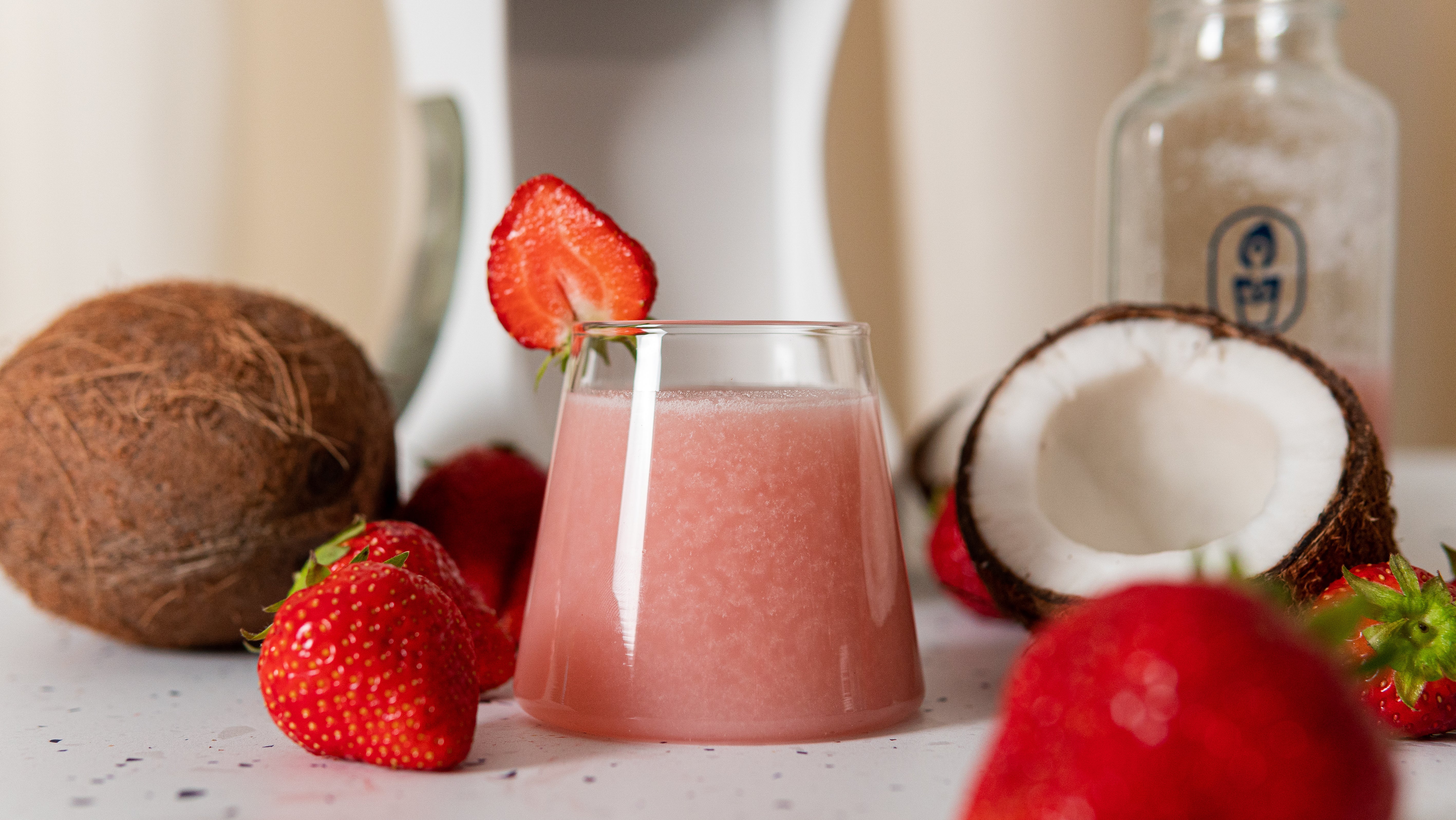 Coconut Strawberry Milk – milkyplant